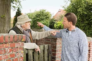 How to resolve disputes with your neighbours in Australia | SBS English