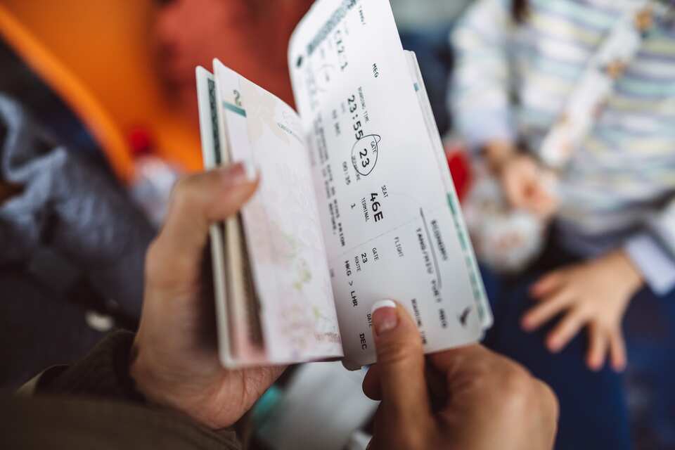 Flights are expensive, how do you get the cheapest airfares? | SBS News