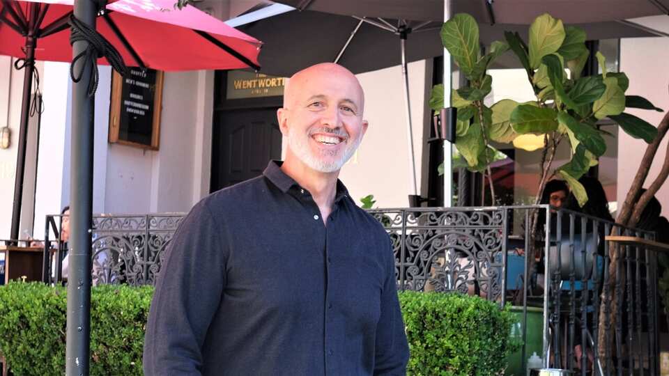 Is this Australia's most optimistic restaurant owner? | SBS News