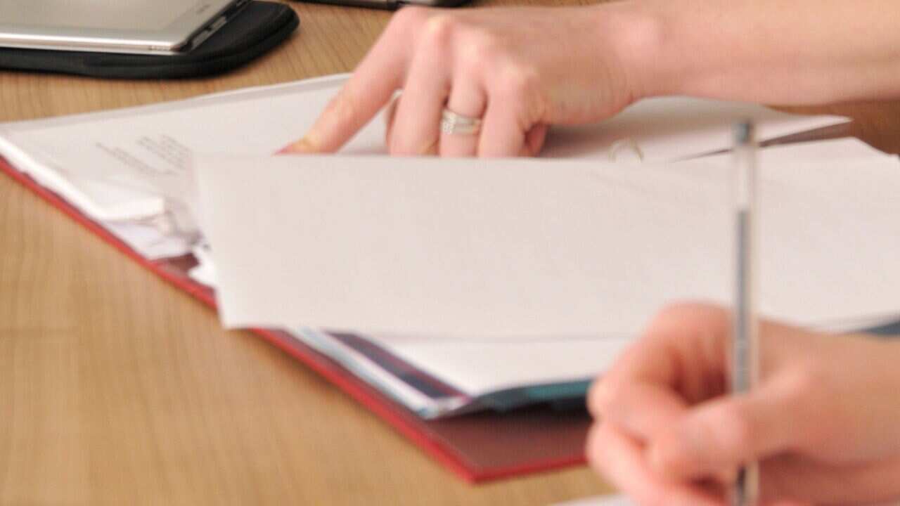 Calls to review MP expense claim system | SBS News