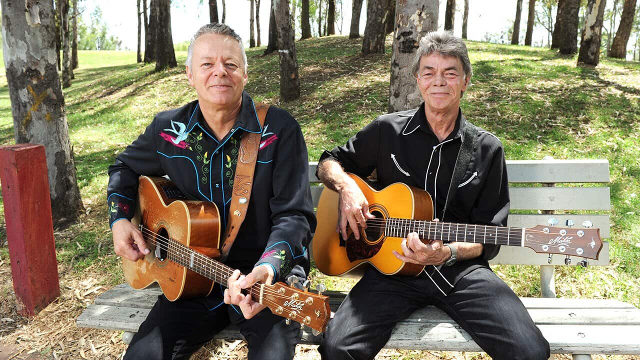Family 'devastated' by guitarist Phil Emmanuel's death | SBS News
