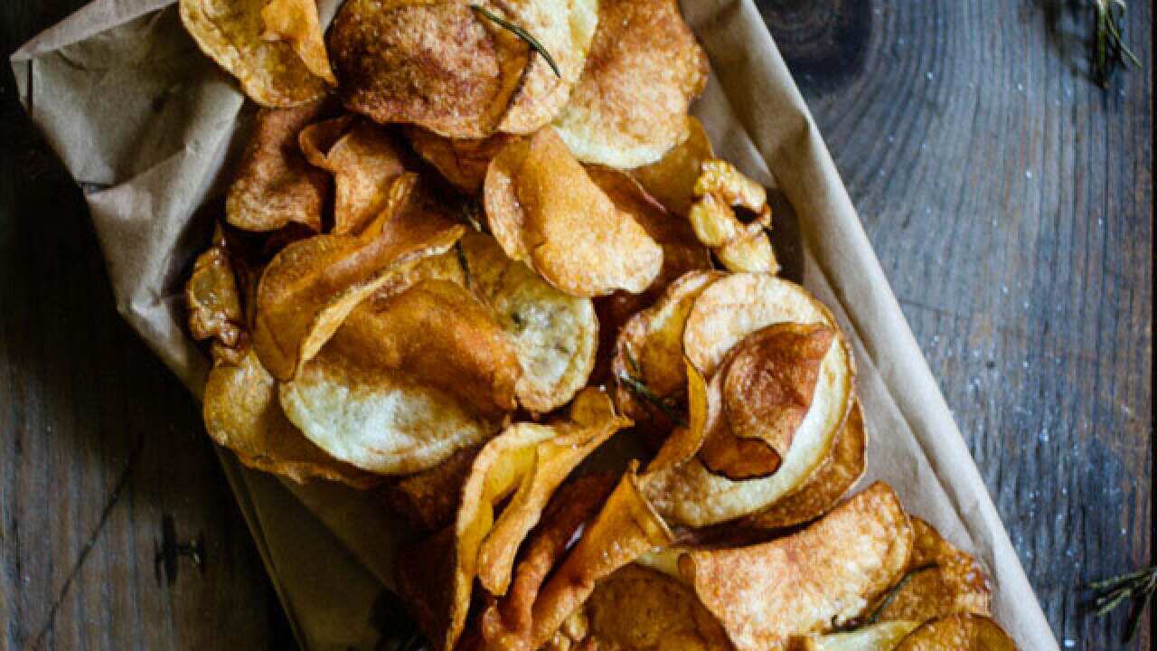 10 quick tips to shaking up your garlic | SBS Food