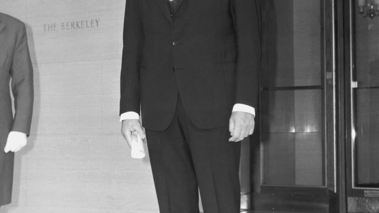 Former prime minister Gough Whitlam dies aged 98 | SBS News
