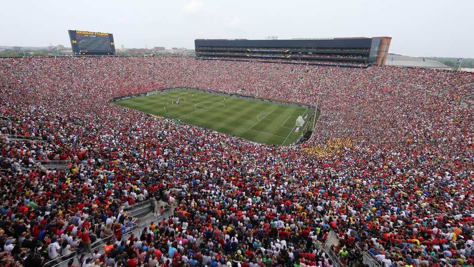 Is football taking off in the US? Super stars draw record crowd | SBS News